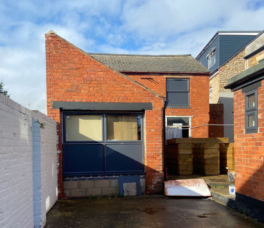 Lot - Storage Building to rear of The Yew Tree, 2 Nottingham Road ...