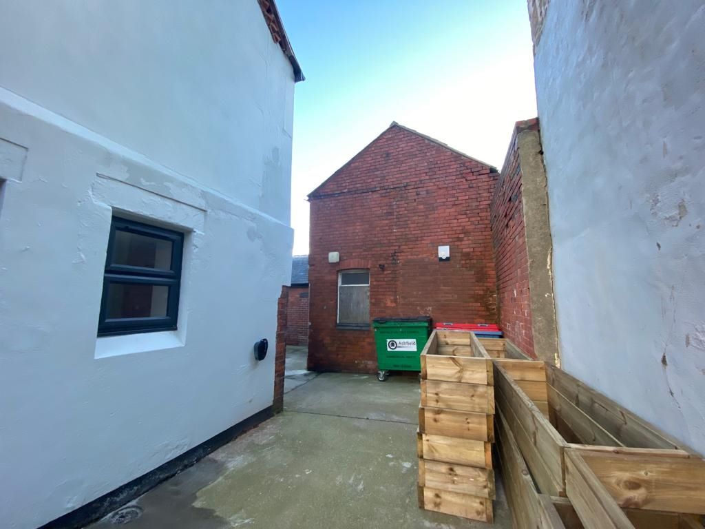 Lot - Storage Building to rear of The Yew Tree, 2 Nottingham Road ...