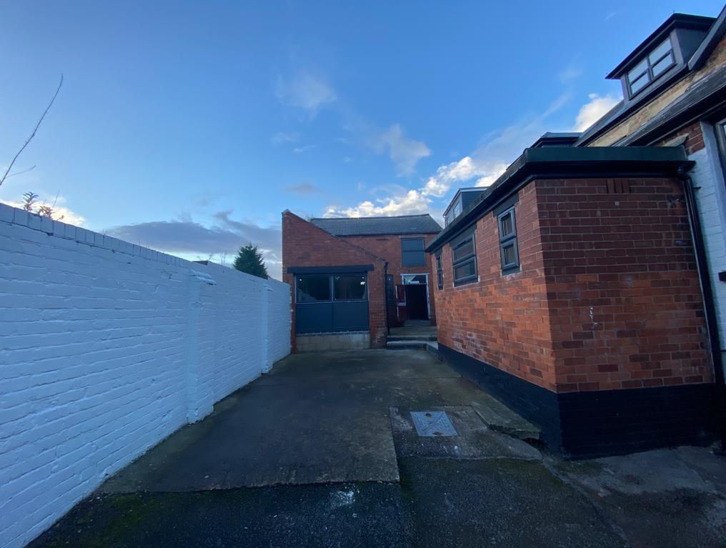 Lot - Storage Building to rear of The Yew Tree, 2 Nottingham Road ...