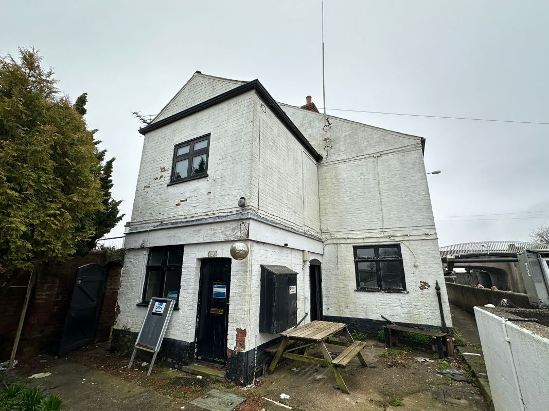 Lot - Lock House, Lock Row, Torksey, Lincoln, LN1 2EH Auction Lot £ ...