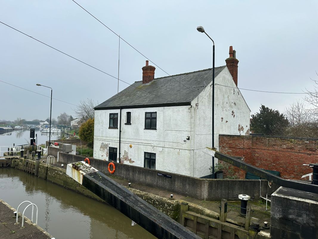 Lot - Lock House, Lock Row, Torksey, Lincoln, LN1 2EH Auction Lot £ ...