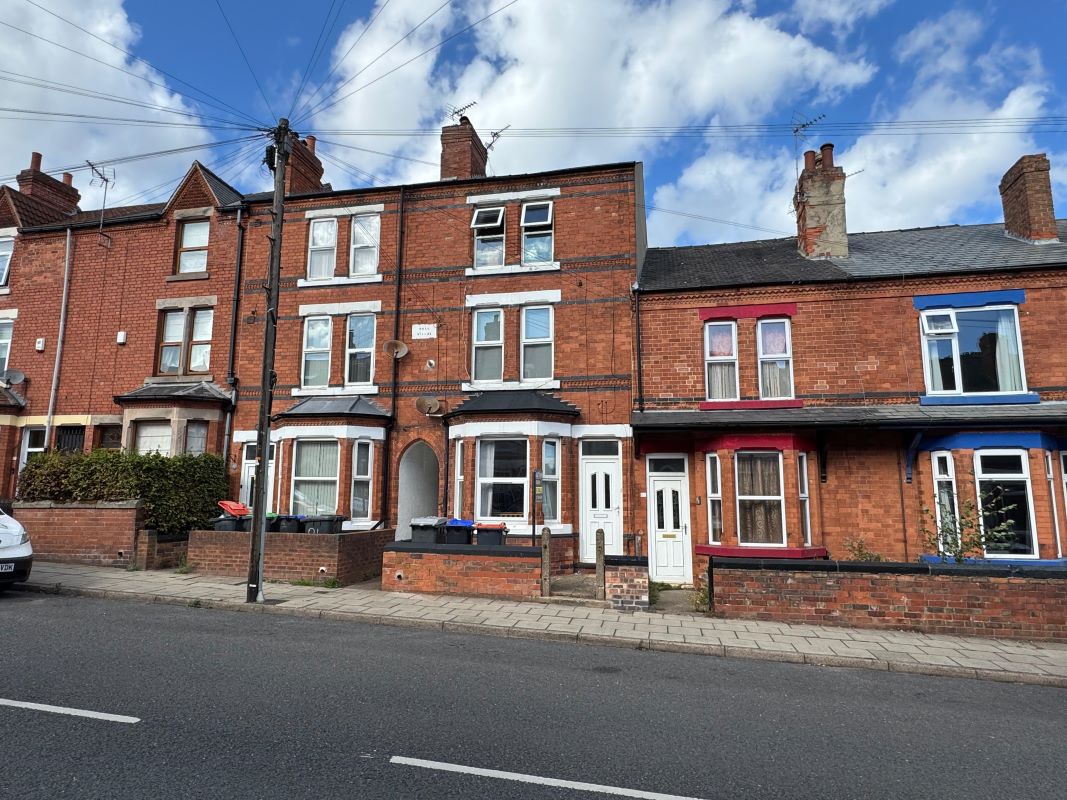Lot - 82 Derbyshire Lane, Hucknall, Nottingham, NG15 7GE Auction Lot £ ...