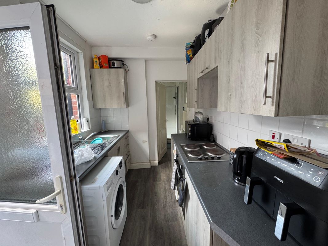 Lot - 82 Derbyshire Lane, Hucknall, Nottingham, NG15 7GE Auction Lot £ ...