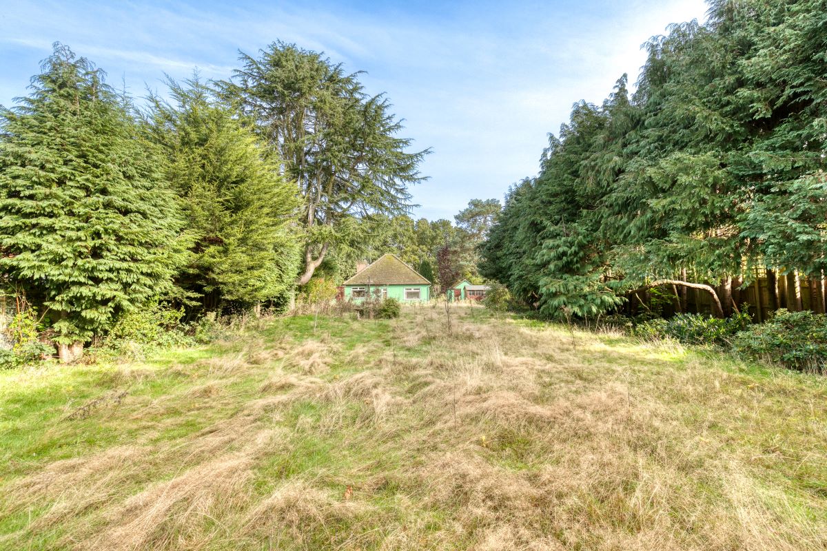 12 Sheerlands Road, Arborfield, Reading, Berkshire, RG2 9ND