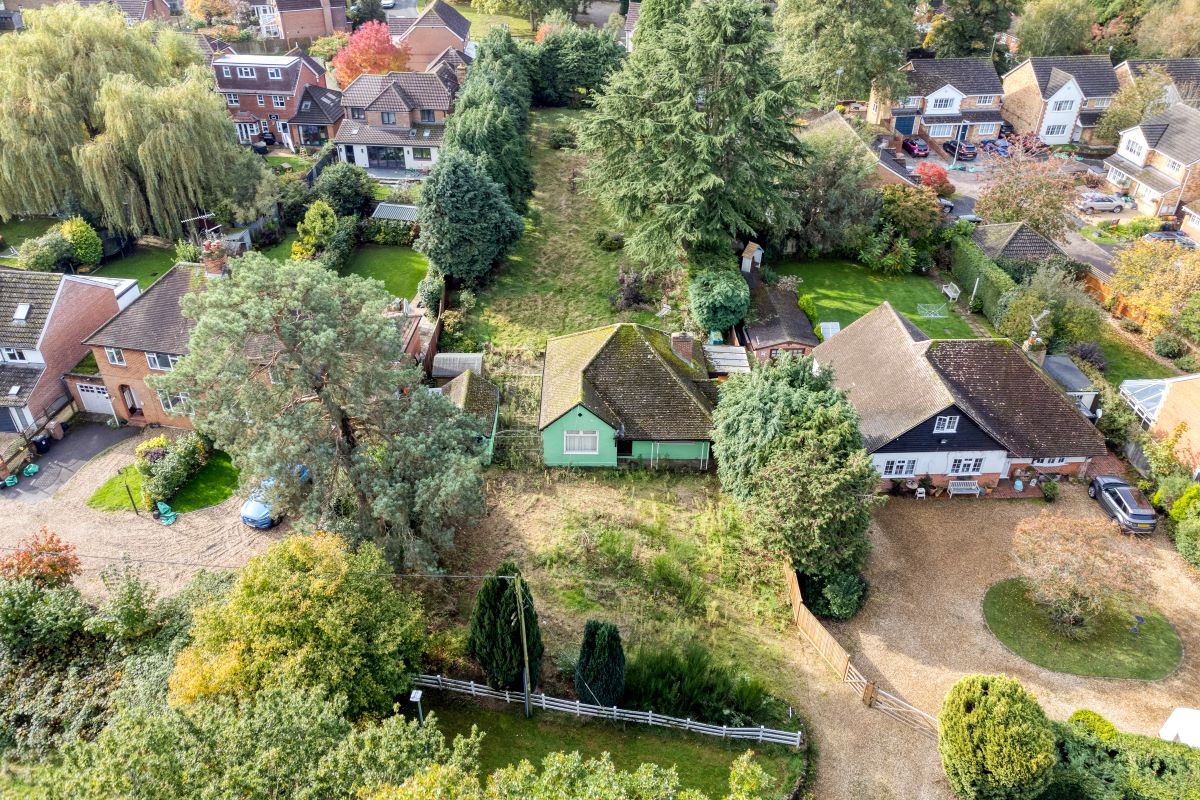 12 Sheerlands Road, Arborfield, Reading, Berkshire, RG2 9ND