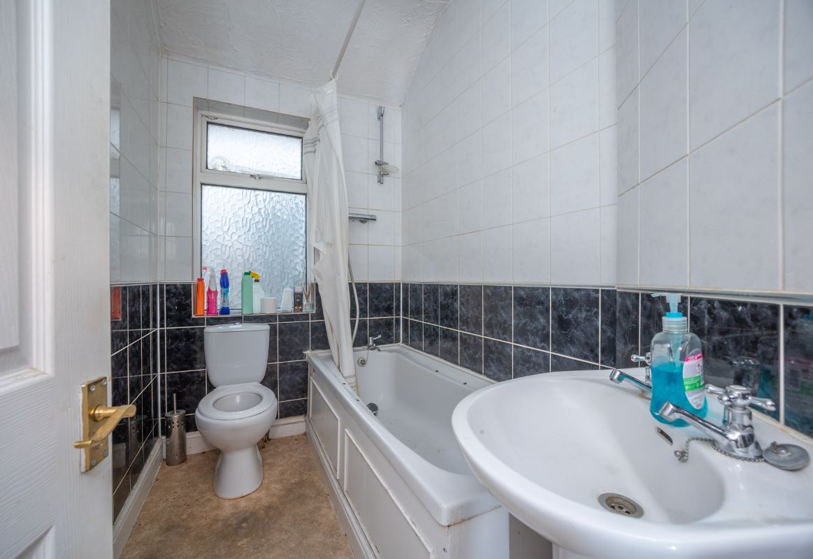 240 Whitley Wood Road, Reading, Berkshire, RG2 8TJ