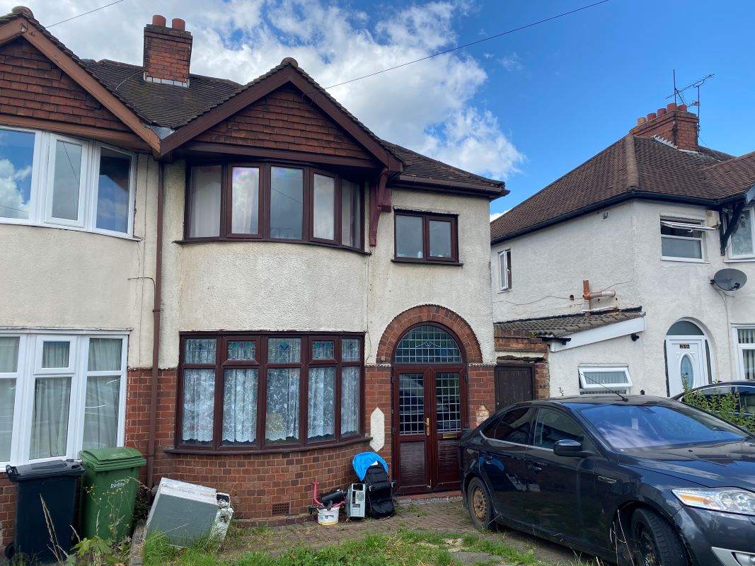 3 Bedroom Semi Detached House In Dudley Property Auctions Bond Wolfe