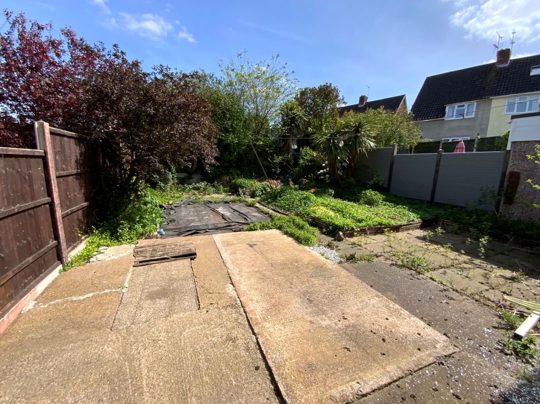 3 Bedroom Semi Detached House In Dudley Property Auctions Bond Wolfe