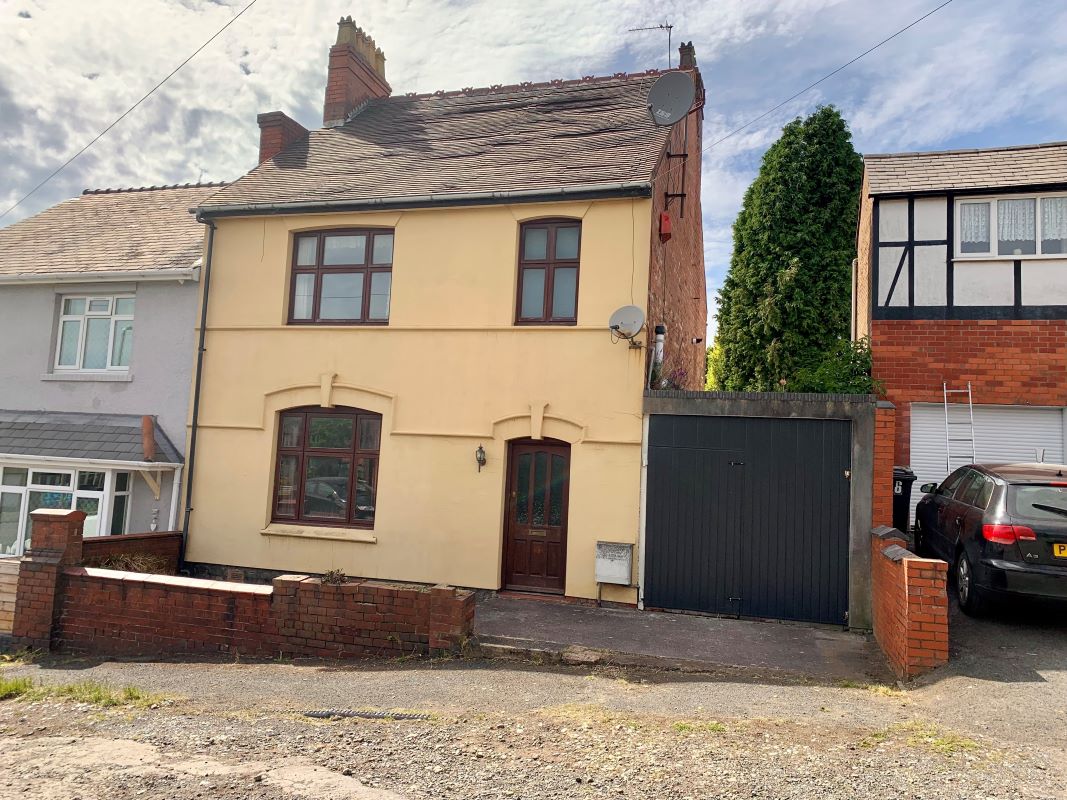 3 Bedroom Semi Detached House In Dudley Property Auctions Bond Wolfe