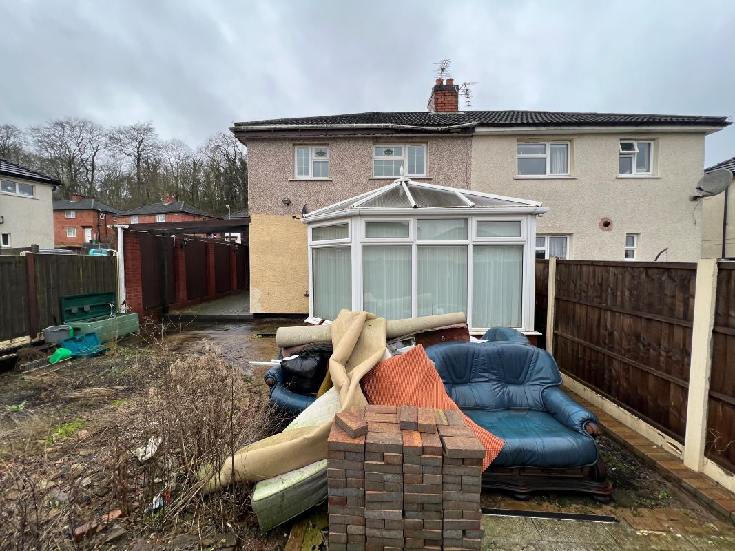 3 Bedroom Semi Detached House In Dudley Property Auctions Bond Wolfe