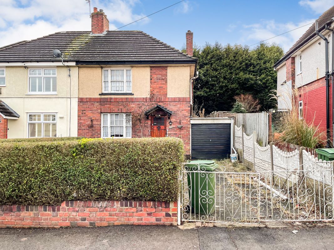 3 Bedroom Semi Detached House In Dudley Property Auctions Bond Wolfe