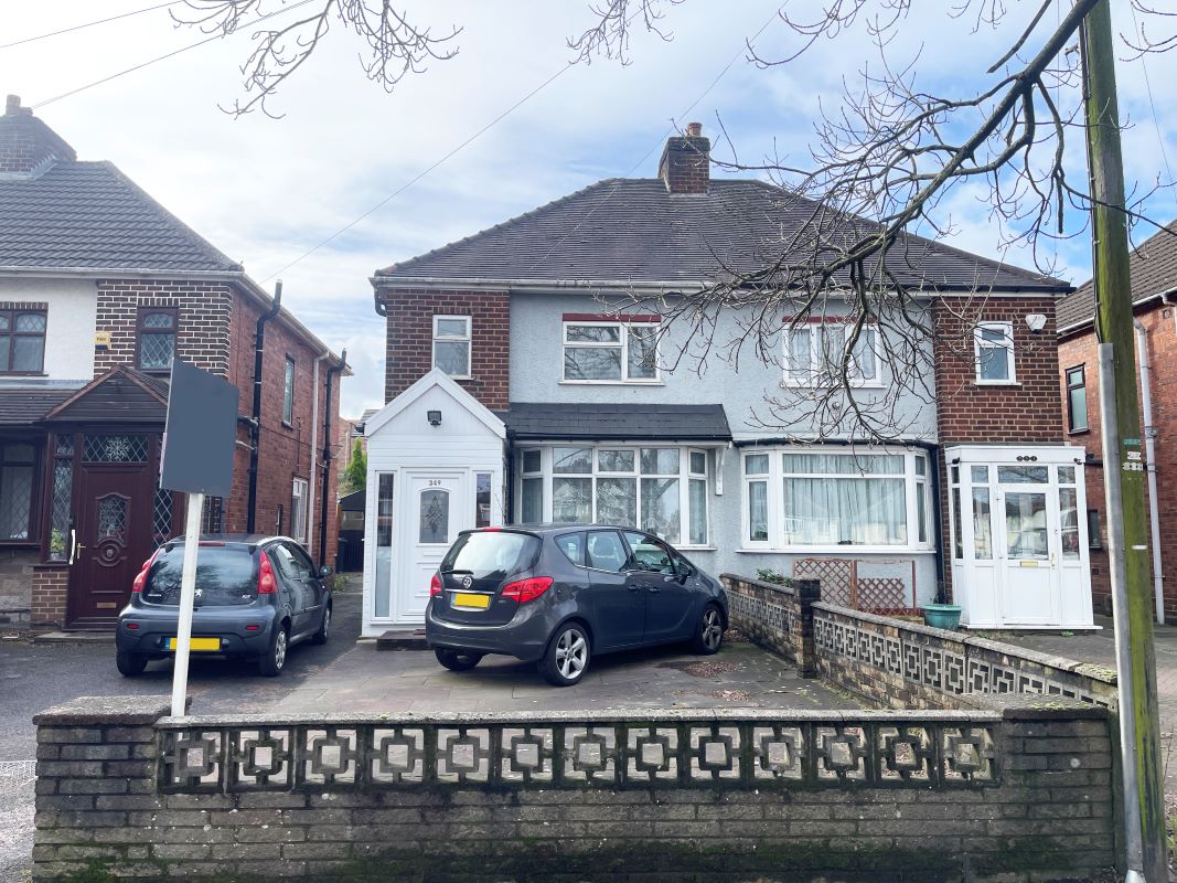 3 Bedroom Semi Detached House In Dudley Property Auctions Bond Wolfe