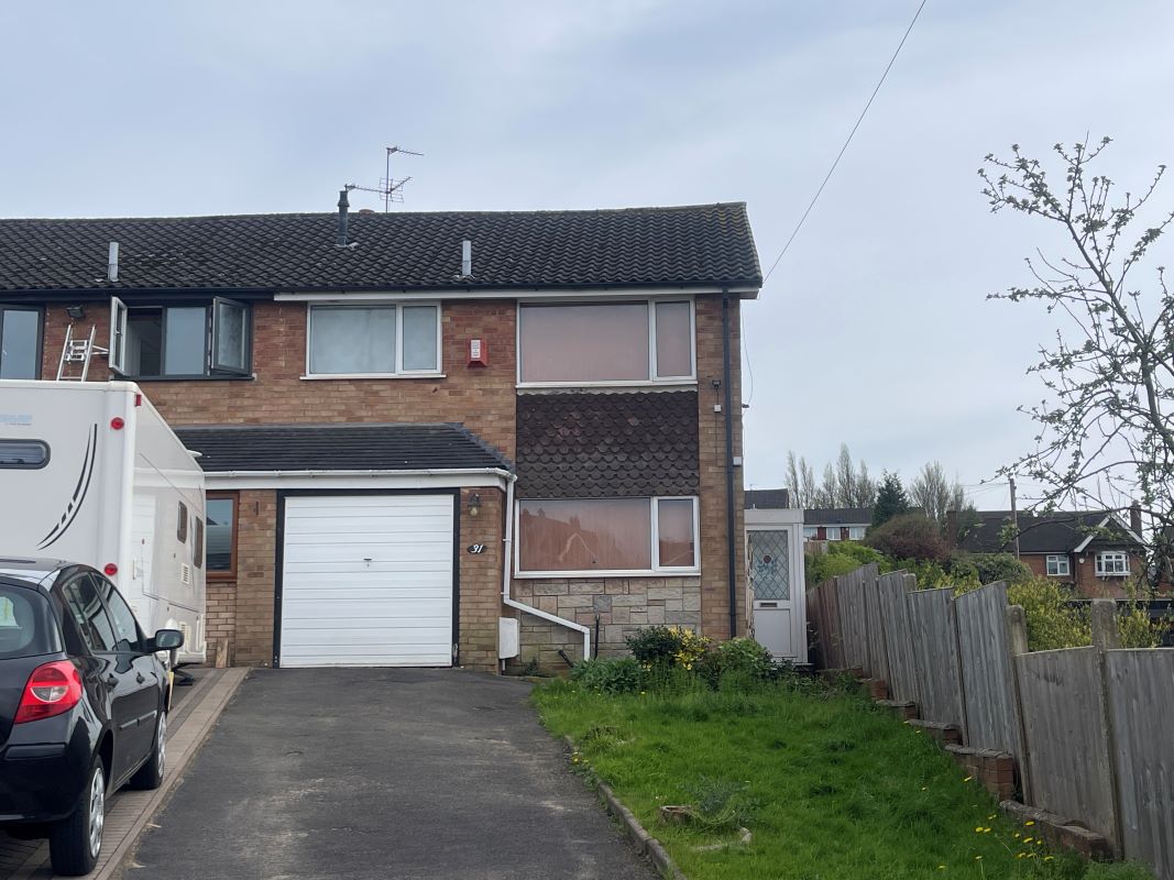 3 Bedroom Semi Detached House In Dudley Property Auctions Bond Wolfe