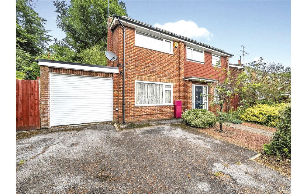 Linstead Road, Farnborough, Hampshire, GU14 9HH