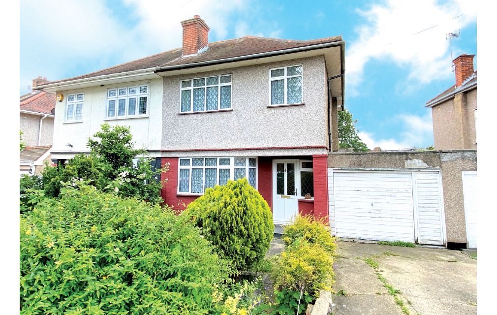 Lynwood Drive, Romford, Essex, RM5 2RB