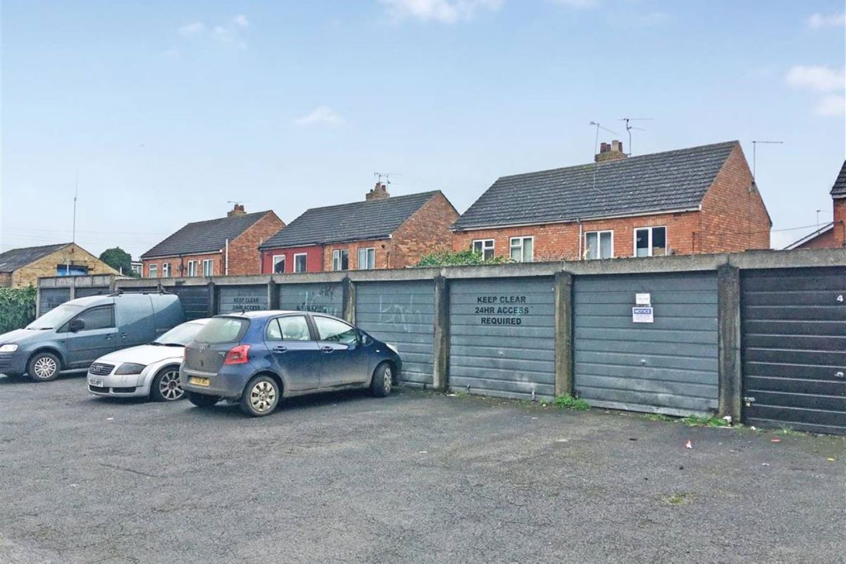 Portfolio of 6 Lock Up Garages, (NO 7,8,9,10,11,12) Wall Street ...