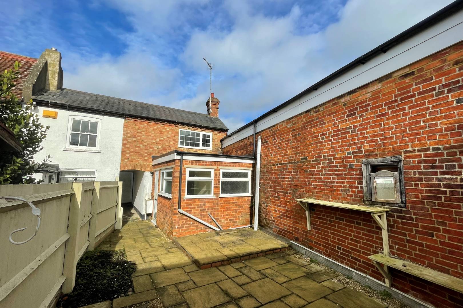 1 Vicarage Road, Winslow, Buckingham, MK18 3BJ